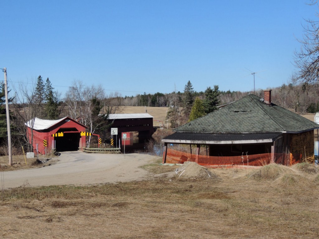 Presque déjà le mois de mai à Ferme-Rouge | Les ponts couverts au Québec