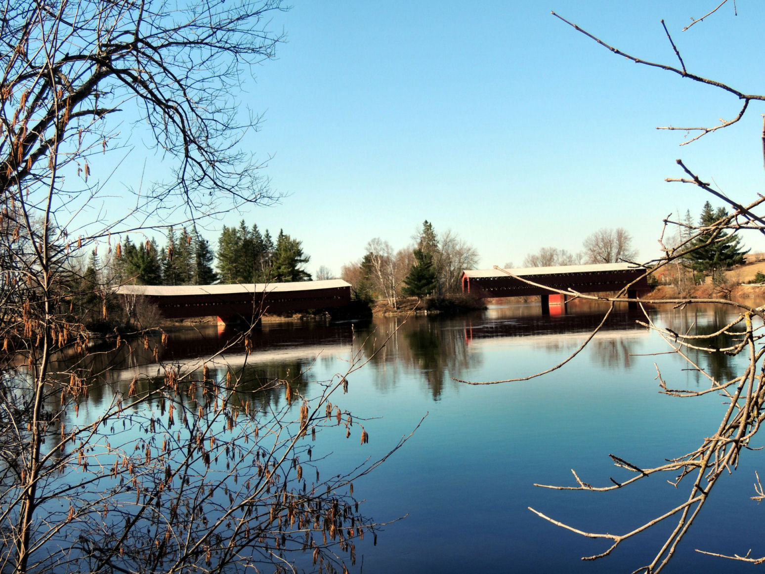 Presque déjà le mois de mai à Ferme-Rouge | Les ponts couverts au Québec