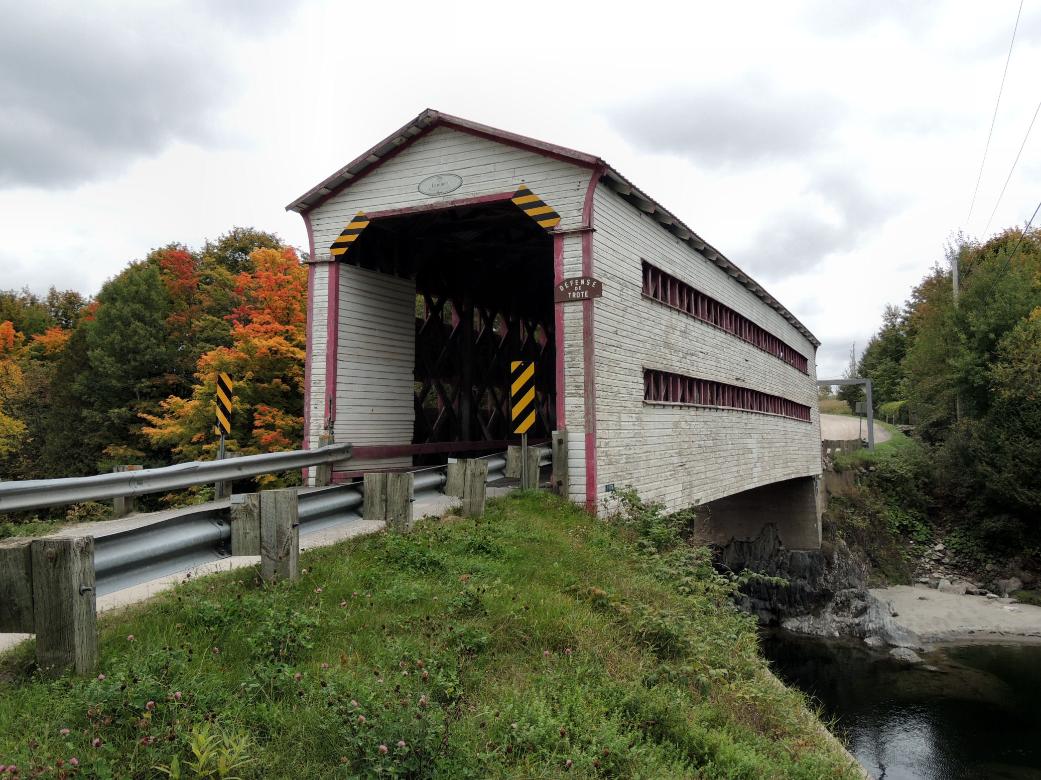 Gérald de passage au pont couvert Lambert | Les ponts couverts au Québec