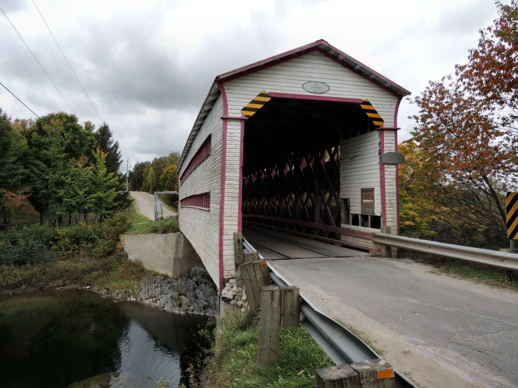 Gérald de passage au pont couvert Lambert | Les ponts couverts au Québec