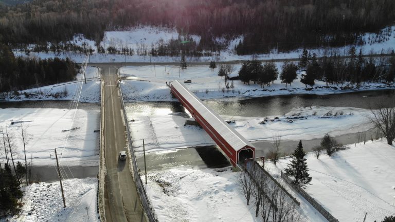 Pierrick visite le pont de St-Edgar | Les ponts couverts au Québec